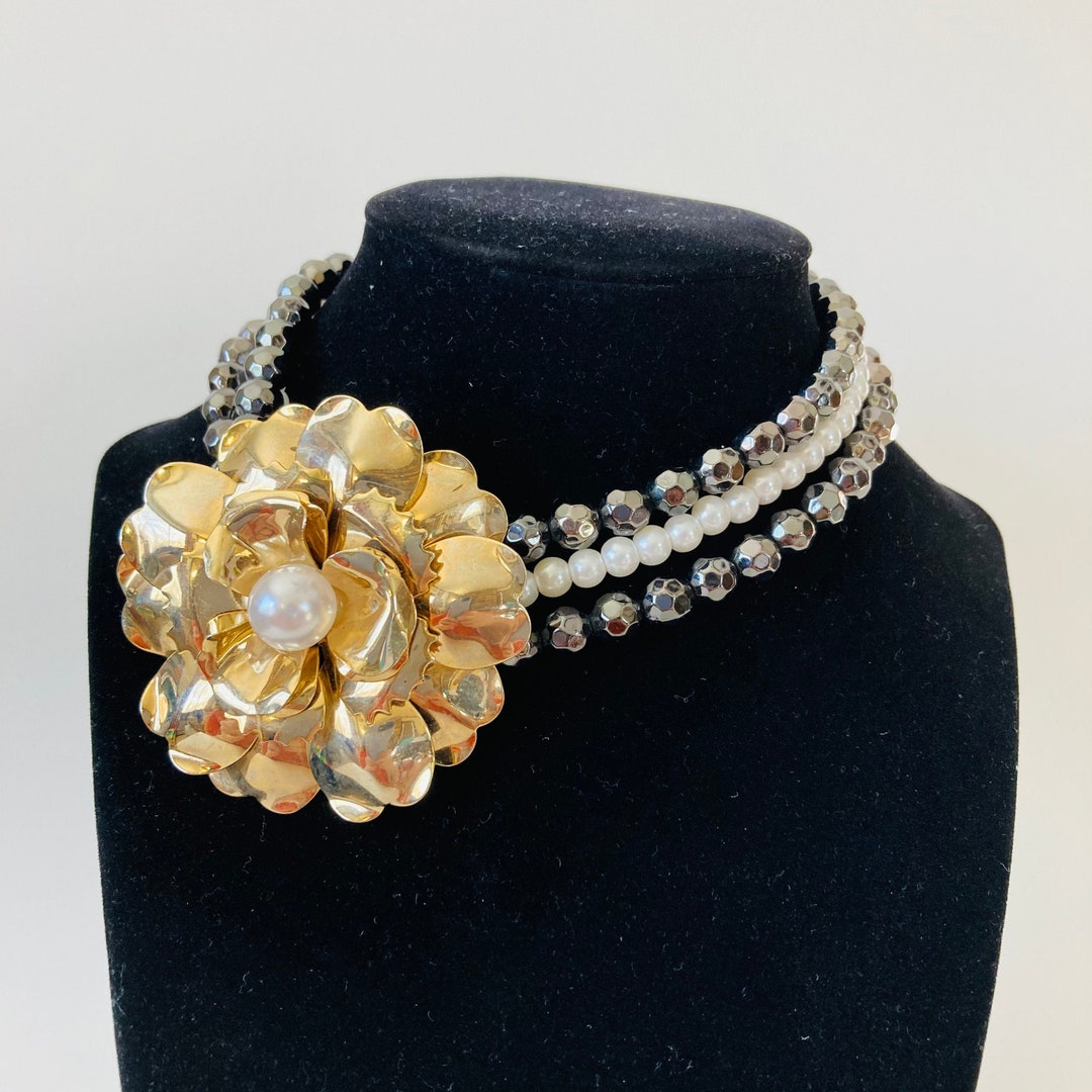 GUESS Flower Choker - Statement Necklace - Pearl Necklace - Large ...