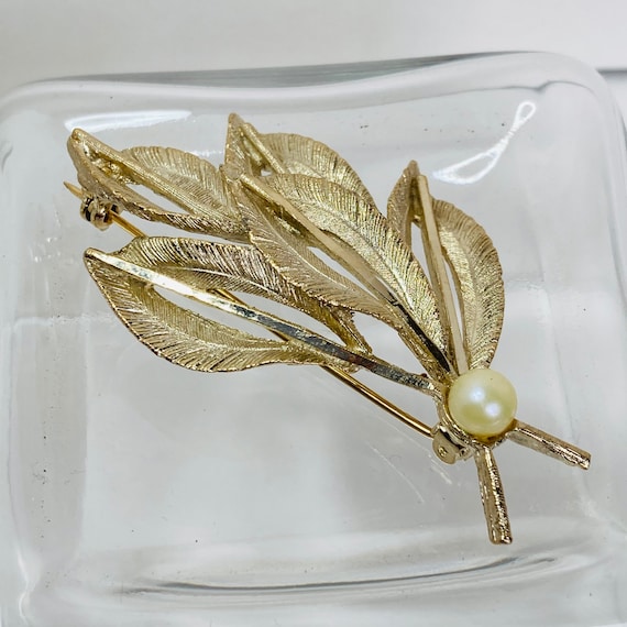 1960s BSK Golden Leaf Brooch - leaf Pin - vintage bro… - Gem