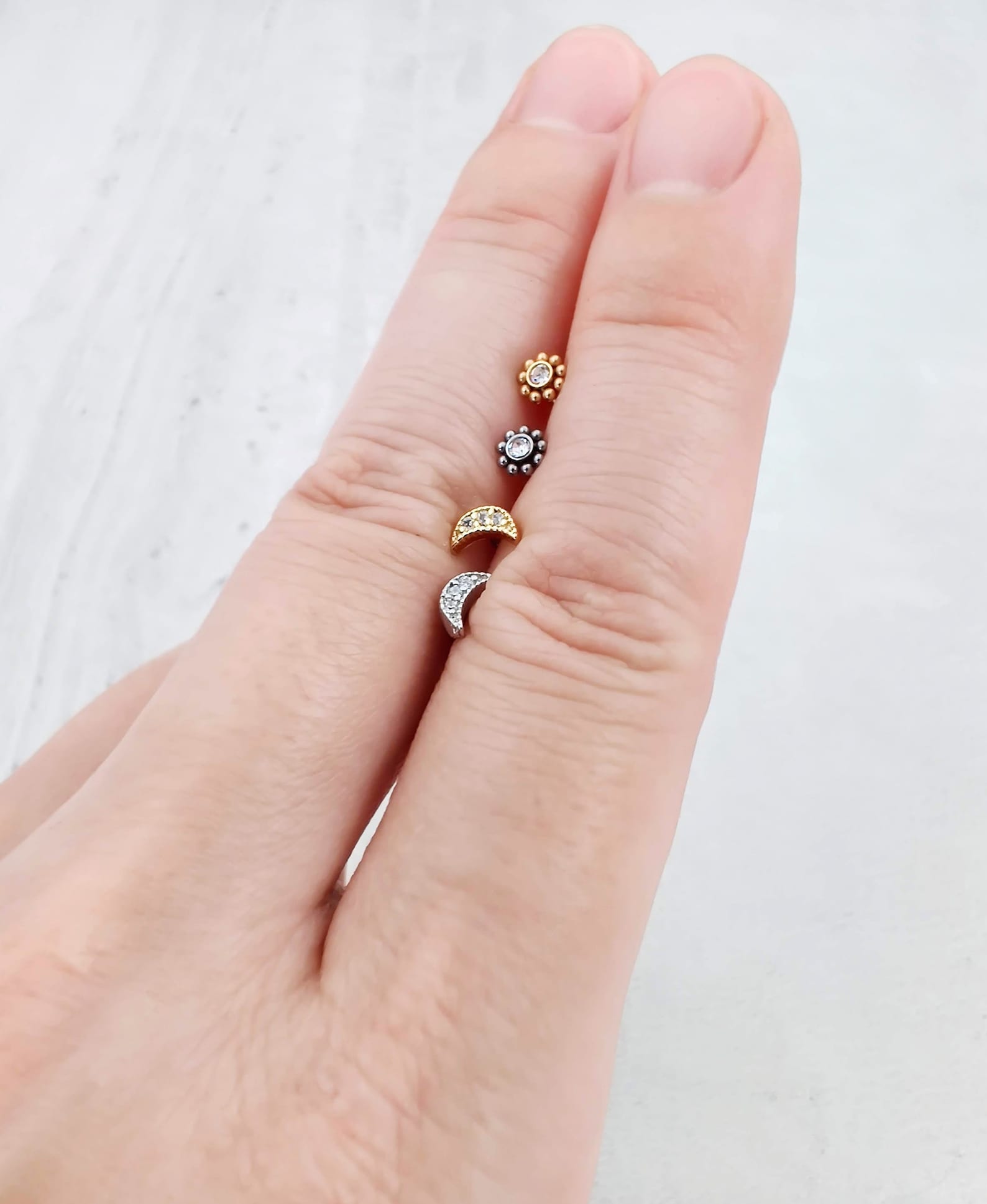 16G PAIR Gold CZ Tiny Daisy Cartilage Earrings Floral | Etsy