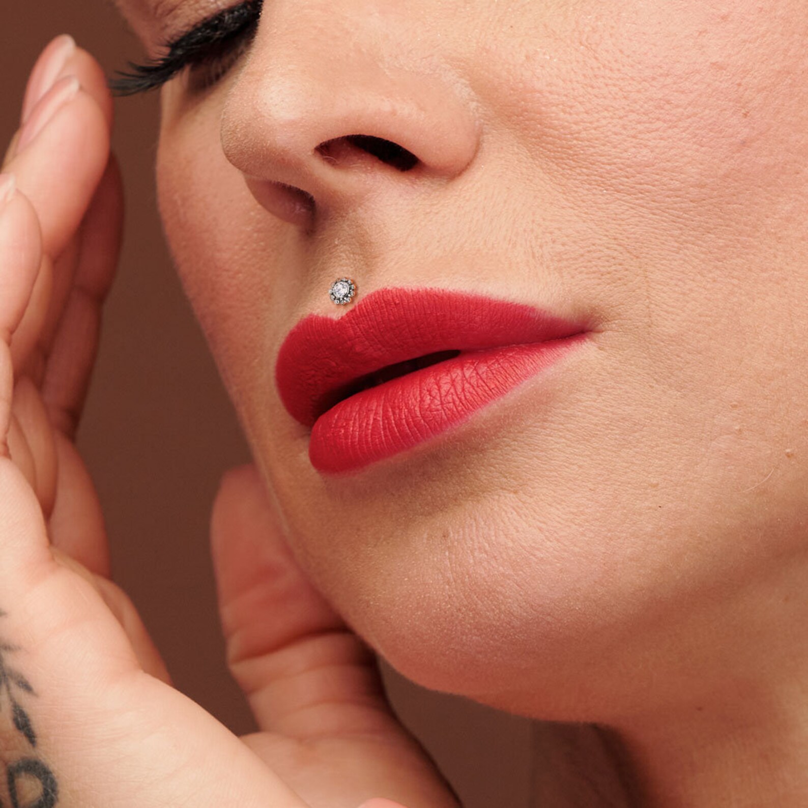 16G PAIR Gold CZ Tiny Daisy Cartilage Earrings Floral | Etsy