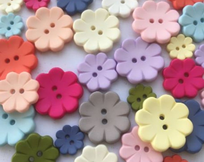 Petal Flower Shaped Buttons - 3 Sizes (5pk), Made in Italy - Etsy