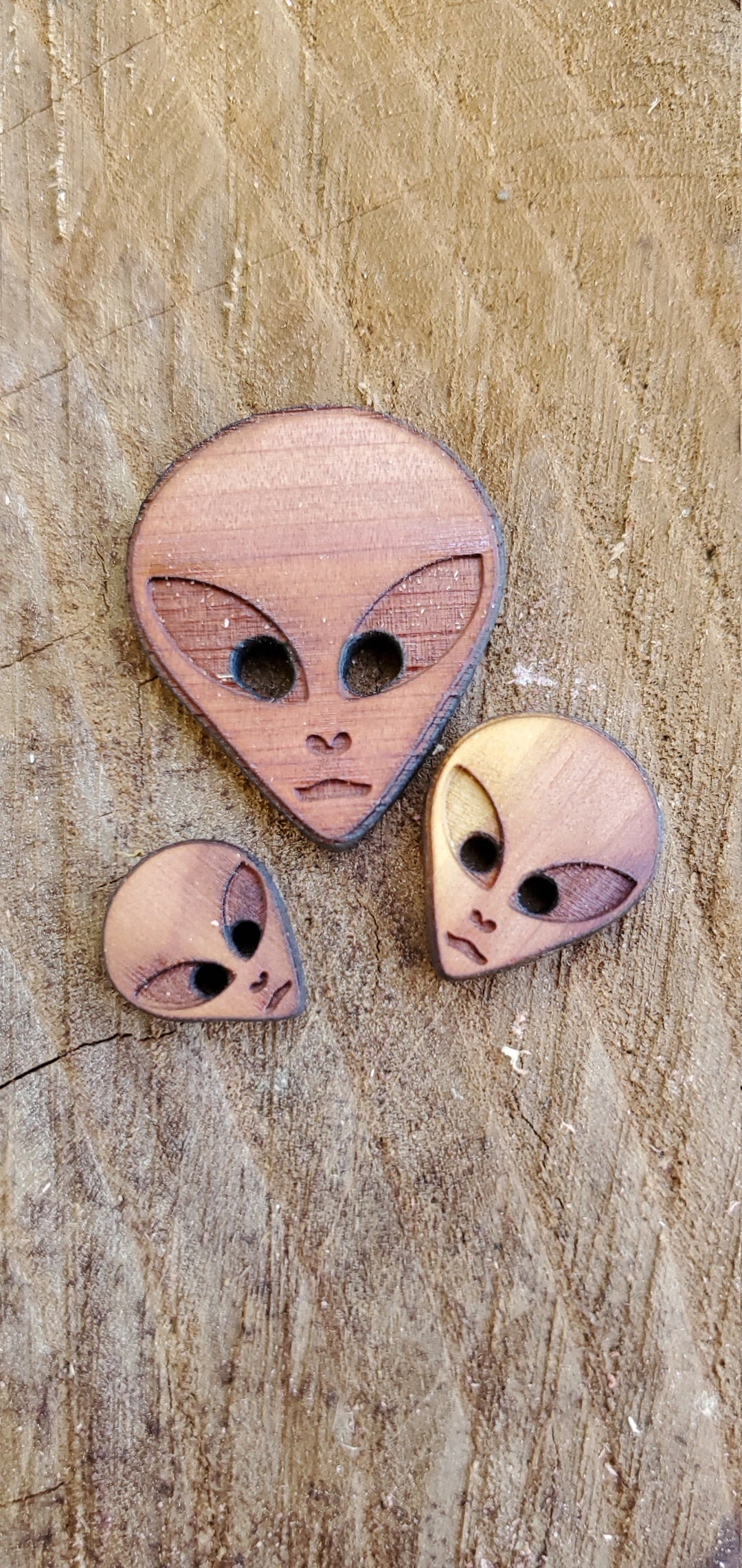 12 Alien Buttons Red Cedar / Crafting / Junk Journal - Etsy