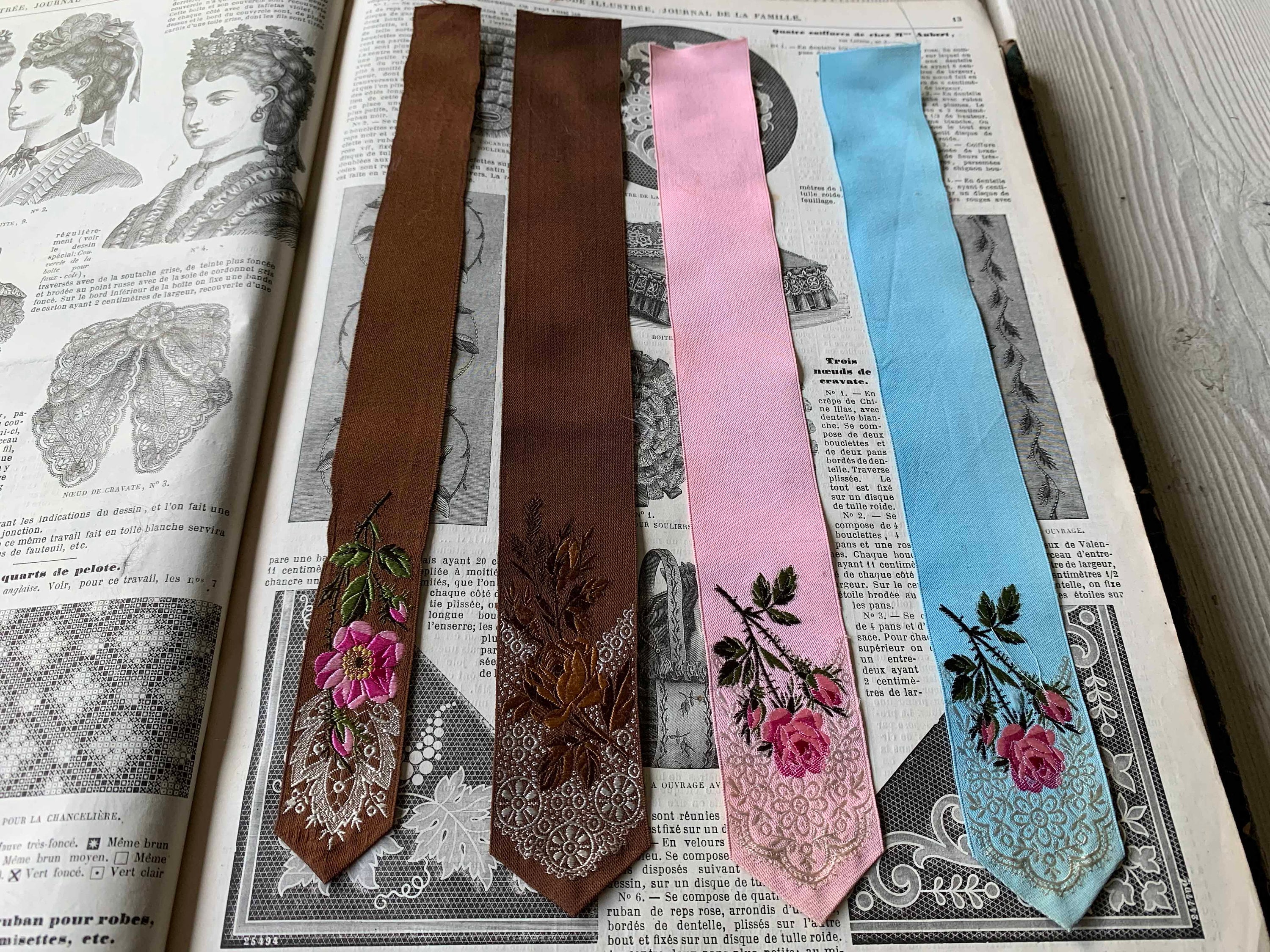One Victorian Ladies Tie Sample cravates Dames Collection French ...