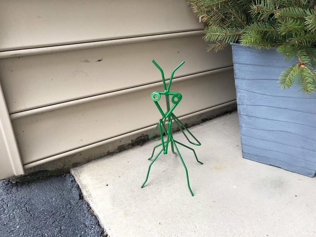 Amish Handmade Metal Praying Mantis Garden Art | Unique Outdoor ...