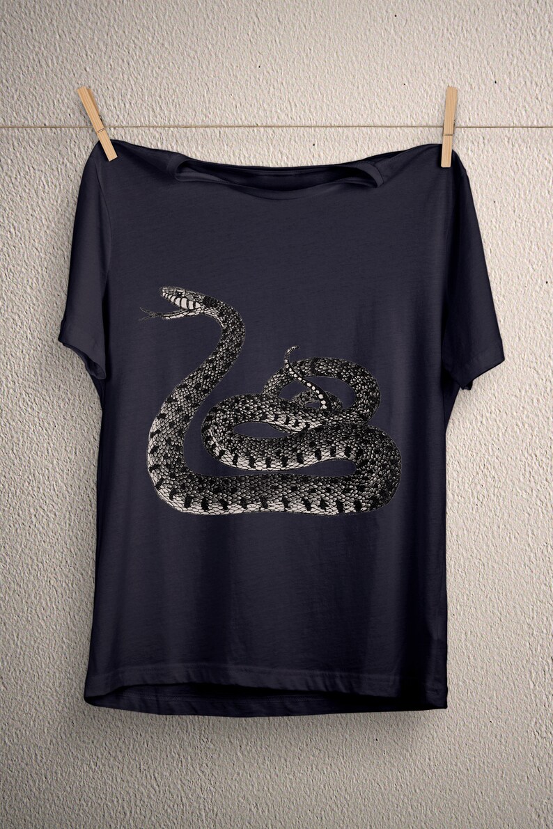 Huge Snake Cobra T-shirt Animal Lover Shirt Witch Clothes - Etsy