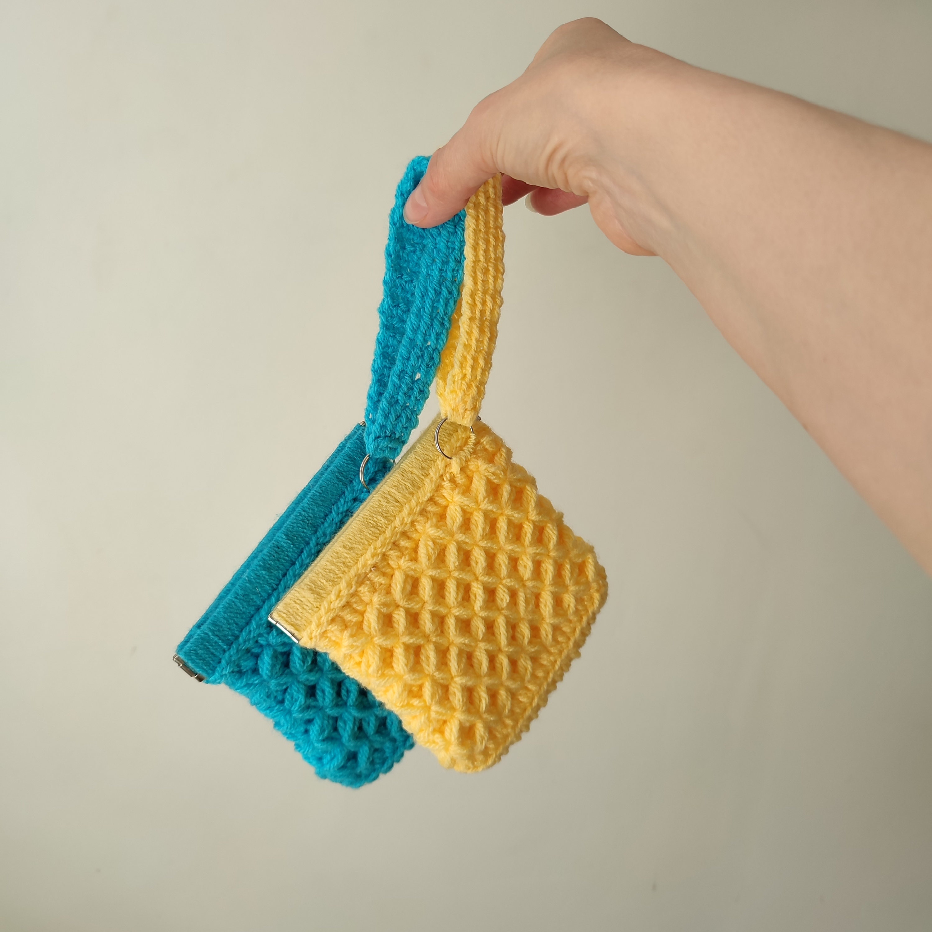 Mini Self Closing Pouch: Stylish Crochet Cosmetic Bag for Traveling ...
