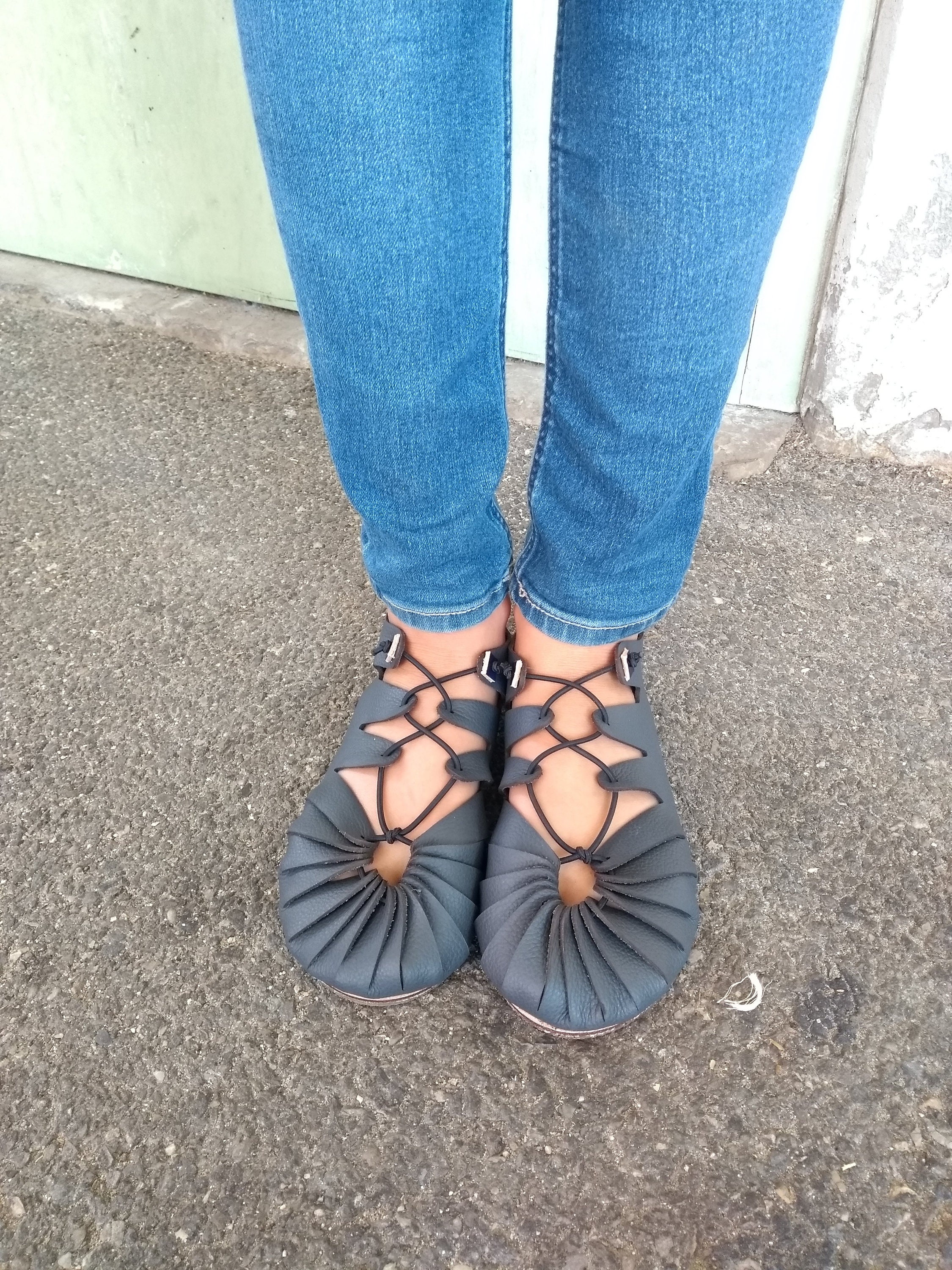 Carbatine: Schuhe mit Sohlen oder Hausschuhe ohne Sohlen ...