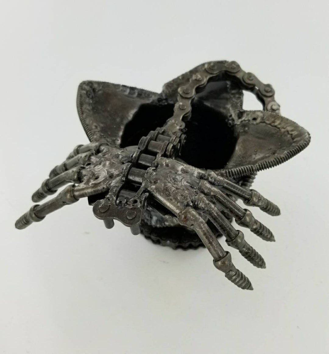 Alien Egg Facehugger,handmade Recycled Metal Art Sculpture,pen Holder ...