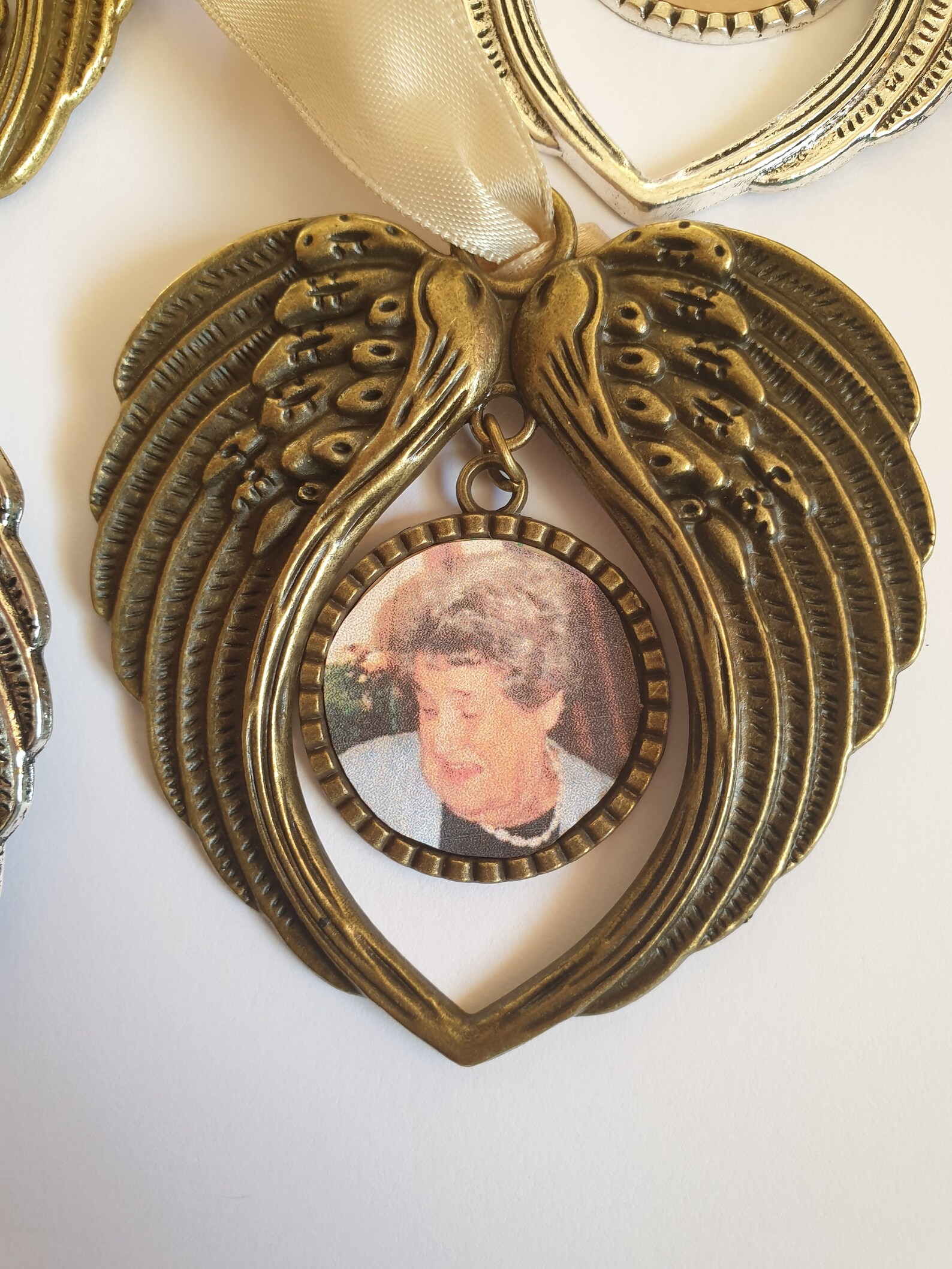 Hanging Angel Wings With a Round or Oval Photo Frame, Memory, Memorial ...