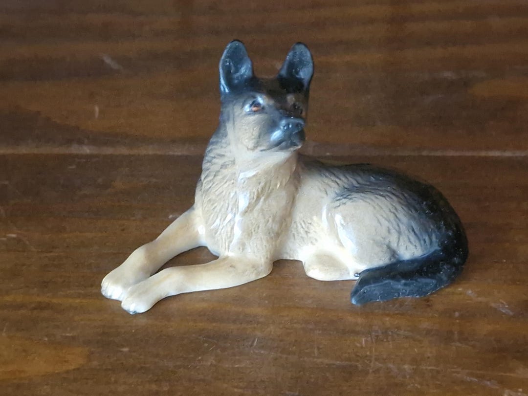Vintage Beswick Model of an Alsatian - Lying Number 3368. Modelled by ...