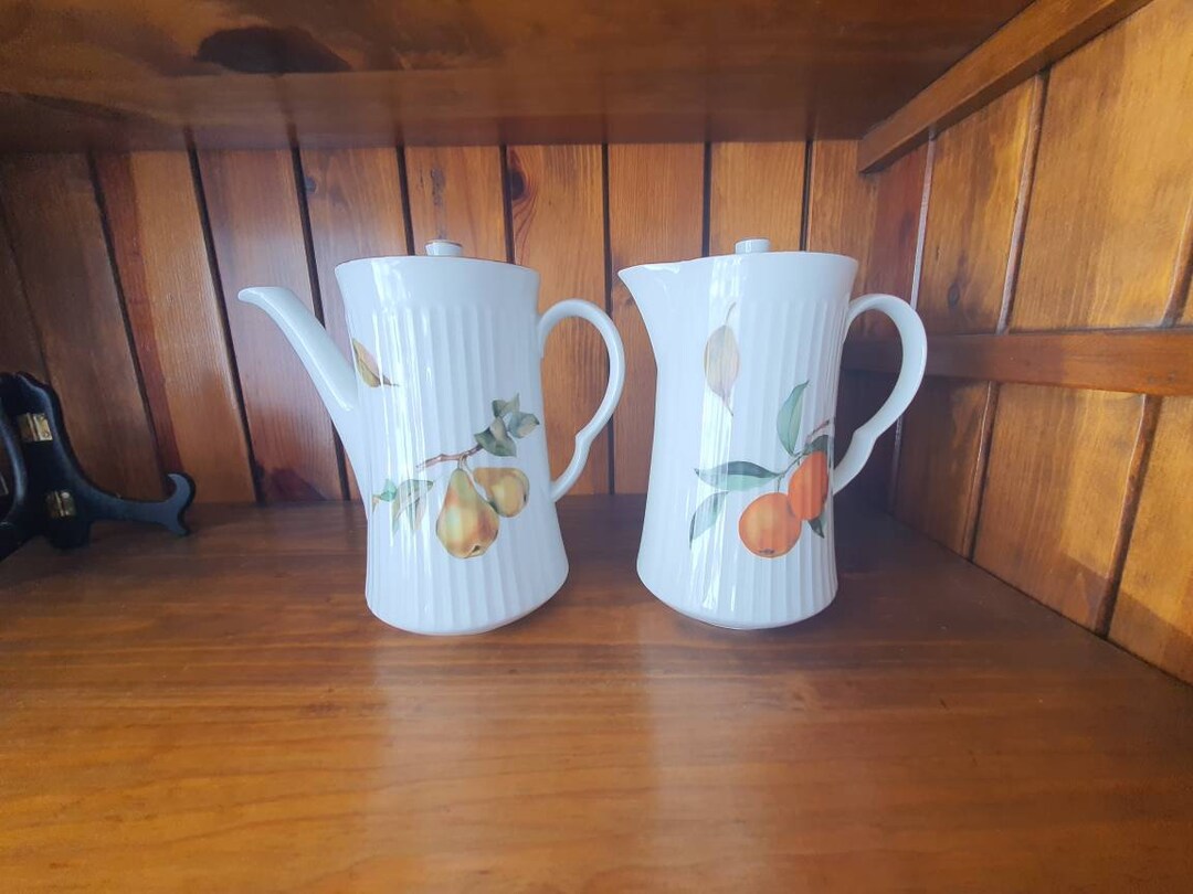 Vintage Royal Worcester Evesham Design Fine Porcelain Ribbed Gold Edge ...