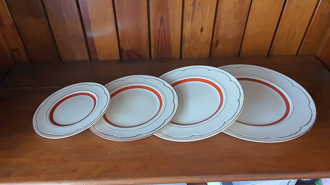 Vintage Clarice Cliff Plates in 4 Different Sizes. Reg No. 840076. Made ...