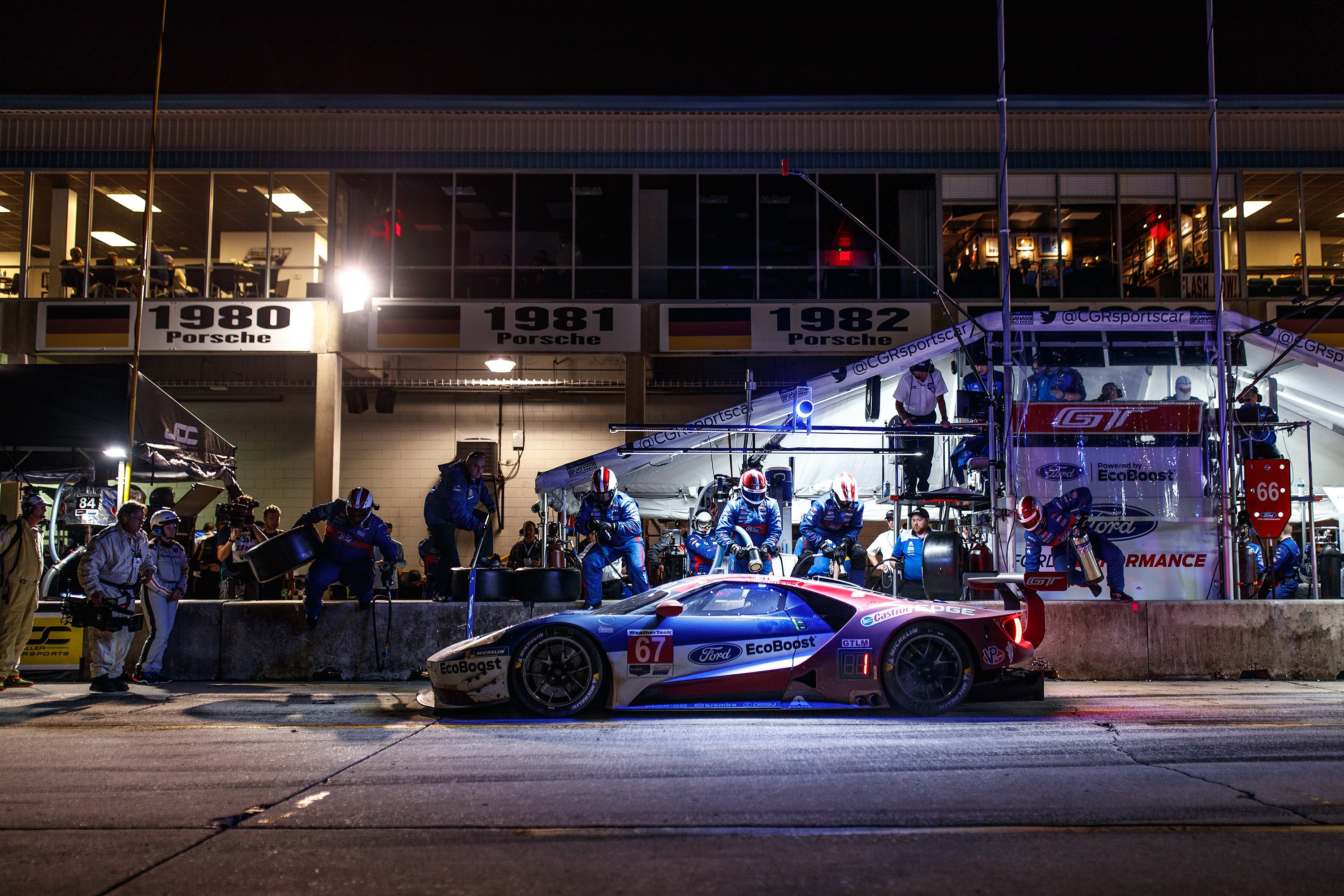 Ford GT Pit Stop During the 12 Hours of Sebring Race 24x36 | Etsy