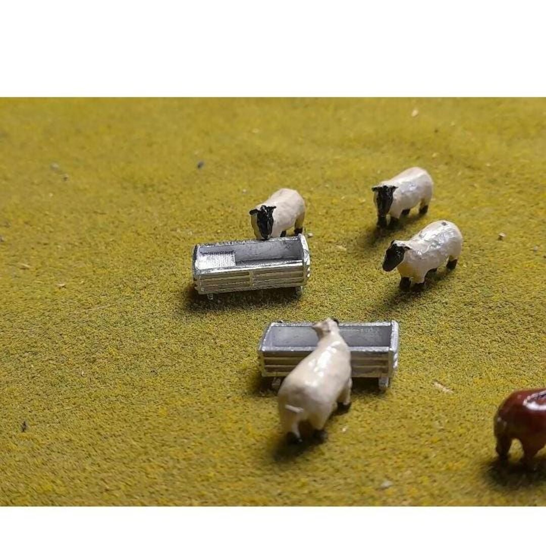 2x Oo Gauge Sheeps Cows Pig WATER TROUGHS Diorama Model Railway Fully ...