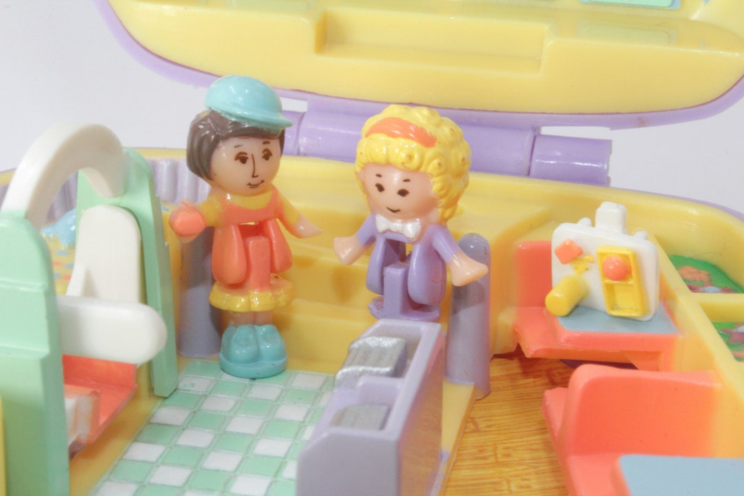1992 Polly Pocket Fast Food Restaurant polly at the Burger Stand ...