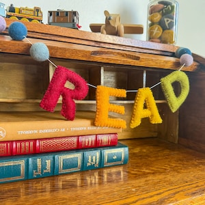 Read Sign - Read Garland Banner in Rainbow - Etsy
