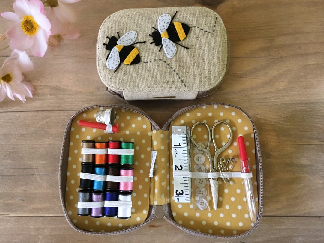BEE SEWING KIT Bee Applique Design With Contents Zip Case Super Quality ...