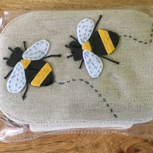 BEE SEWING KIT Bee Applique Design With Contents Zip Case Super Quality ...