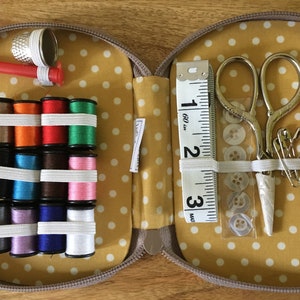 BEE SEWING KIT Bee Applique Design With Contents Zip Case Super Quality ...