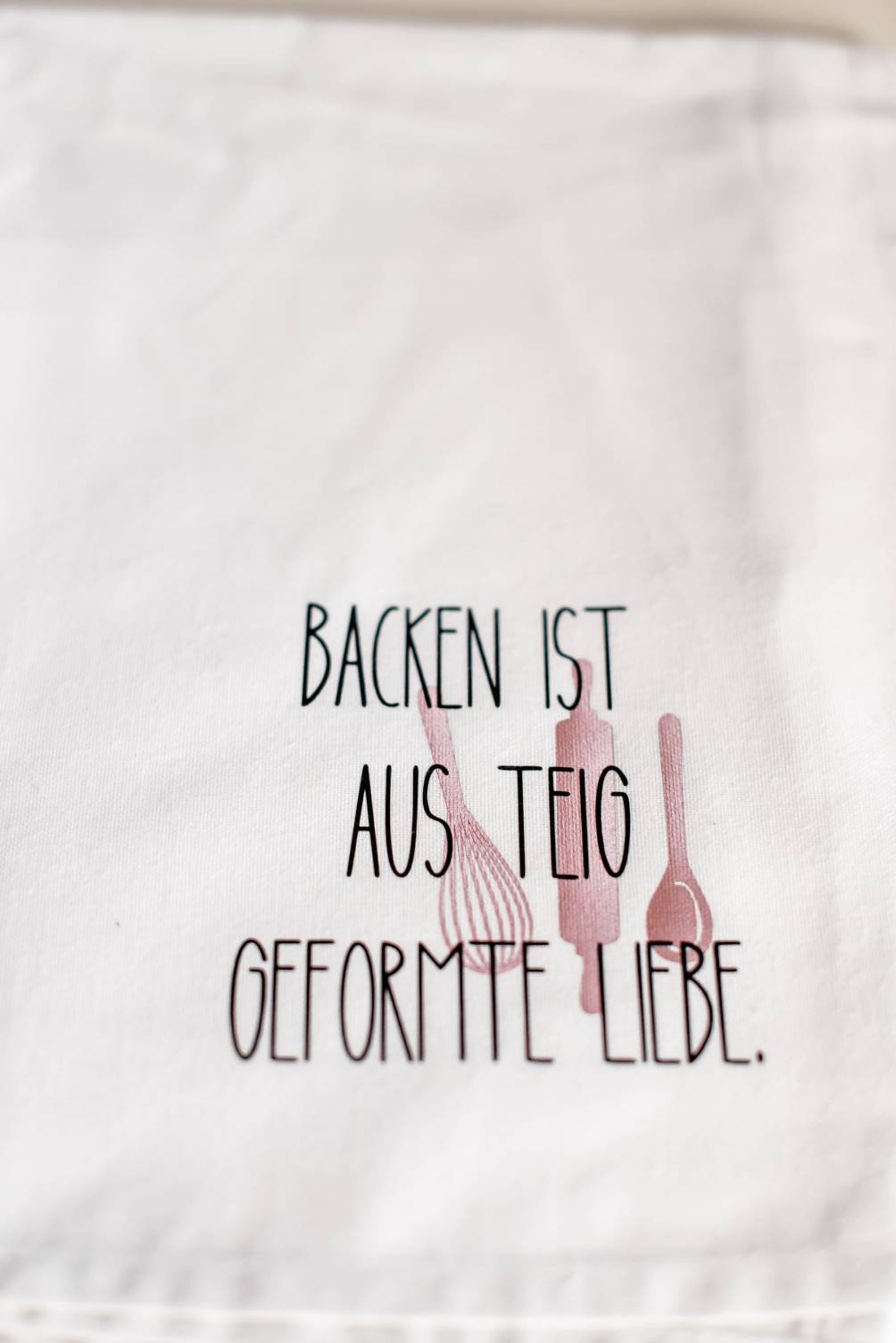 Geschirrtuch mit Spruch 'Backen ist aus Teig geformte Liebe' - Geschenk ...