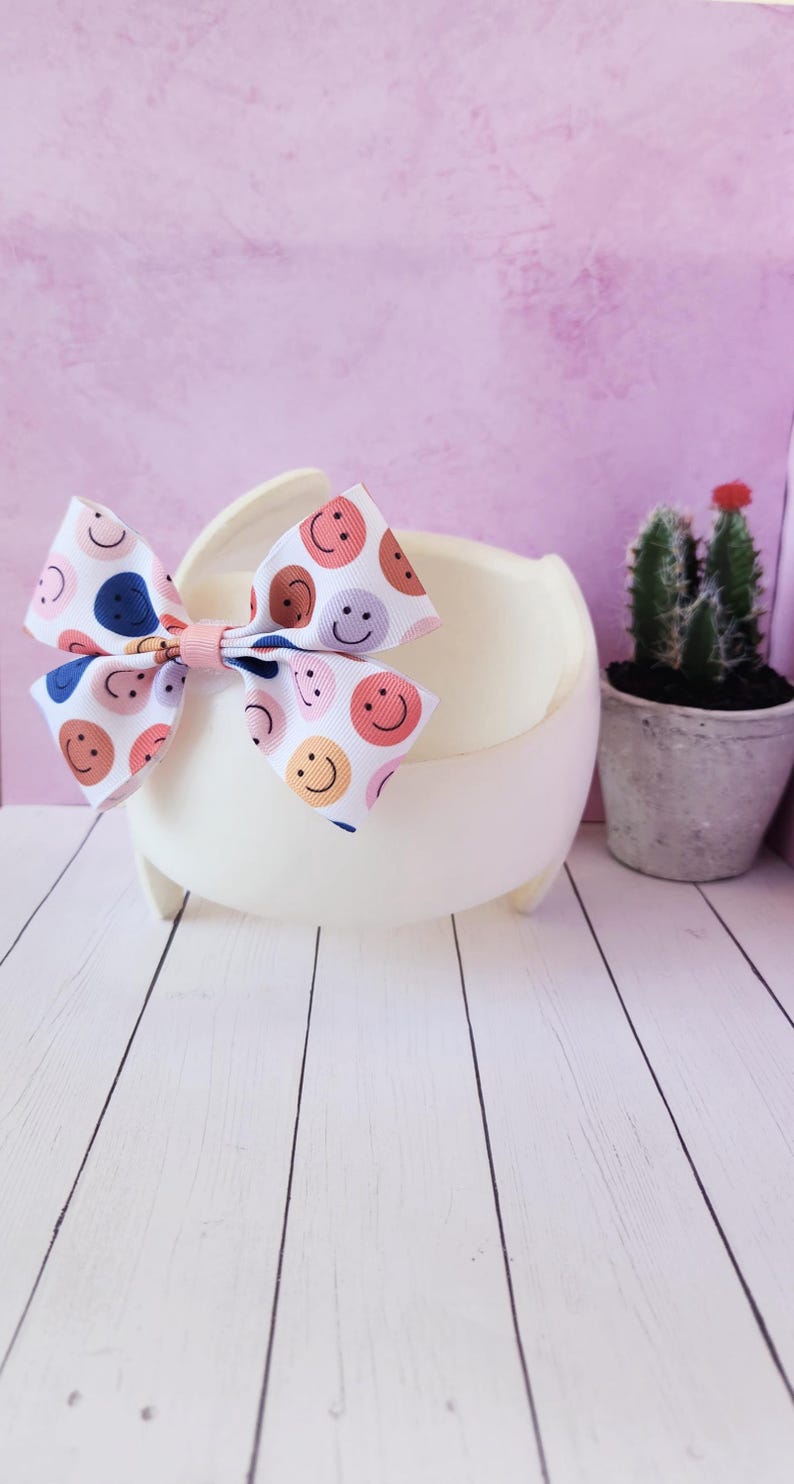 SMILEY FACES - Cranial Helmet Bow - DOC Band Bow - Starband Bow - Etsy