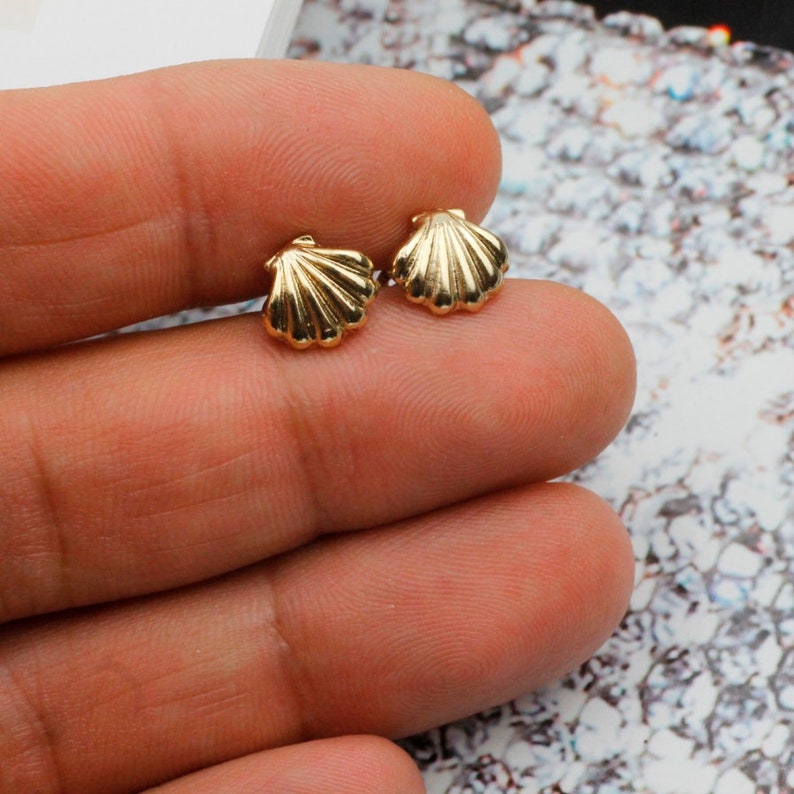 5 Pairs Wholesale Gold Shell Earrings Sea Shell Stud - Etsy
