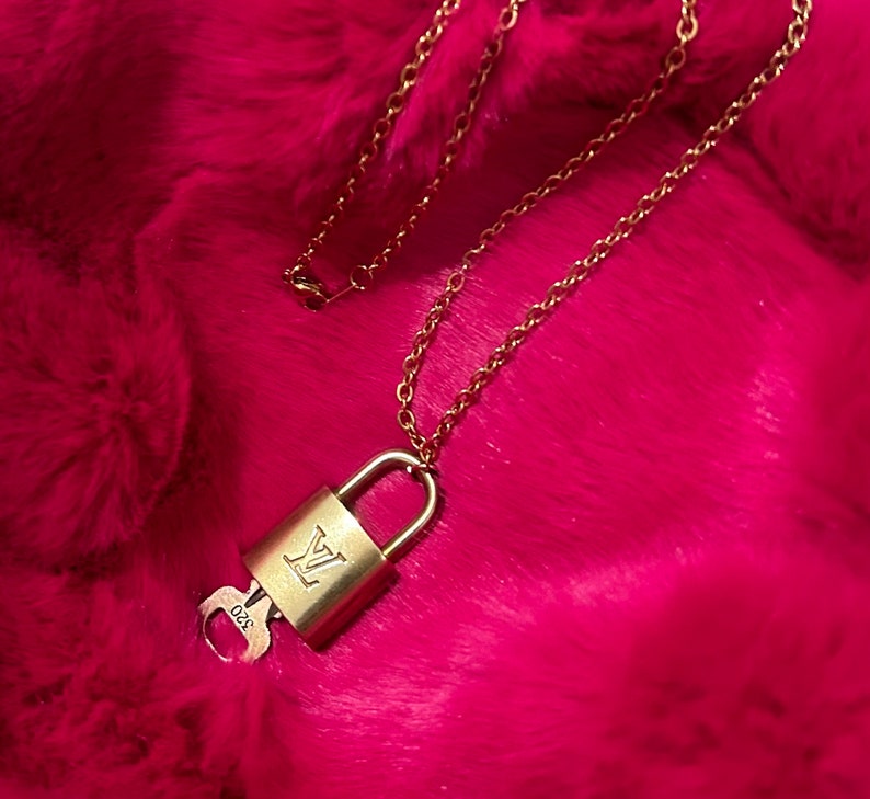 Luxury Vintage Designer Lock & Key Layering Necklace - Etsy