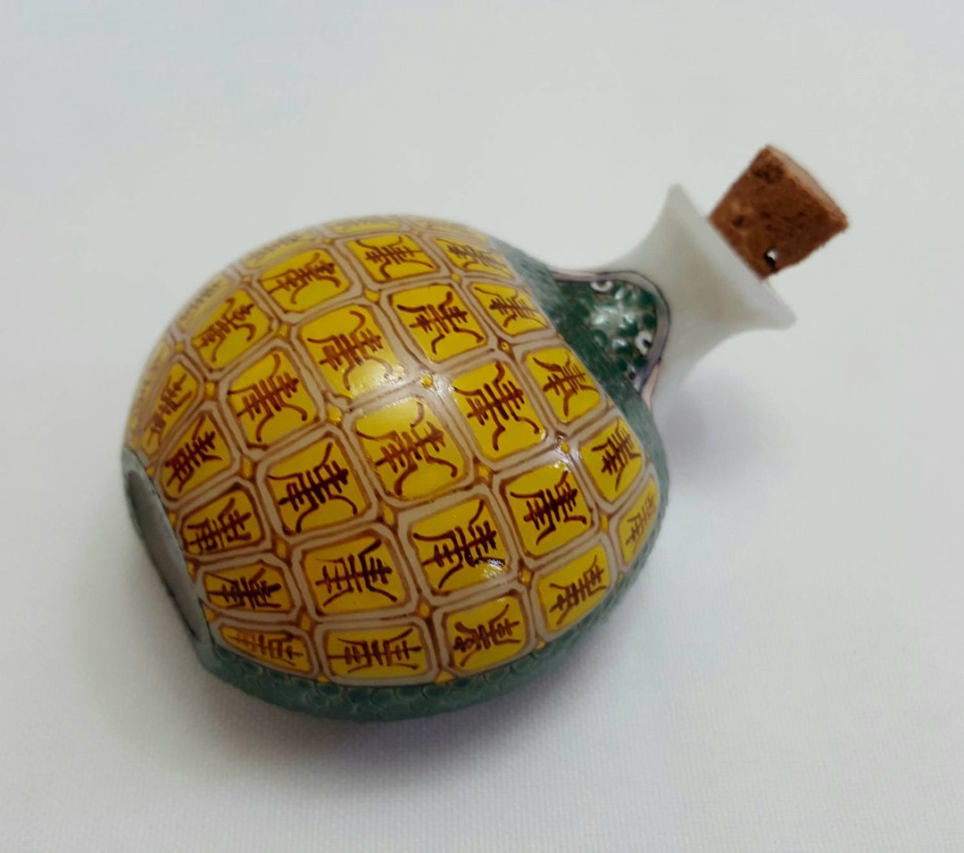 Chinese Snuff Bottle, an Attractive Far Eastern Vintage Turtle Shaped ...