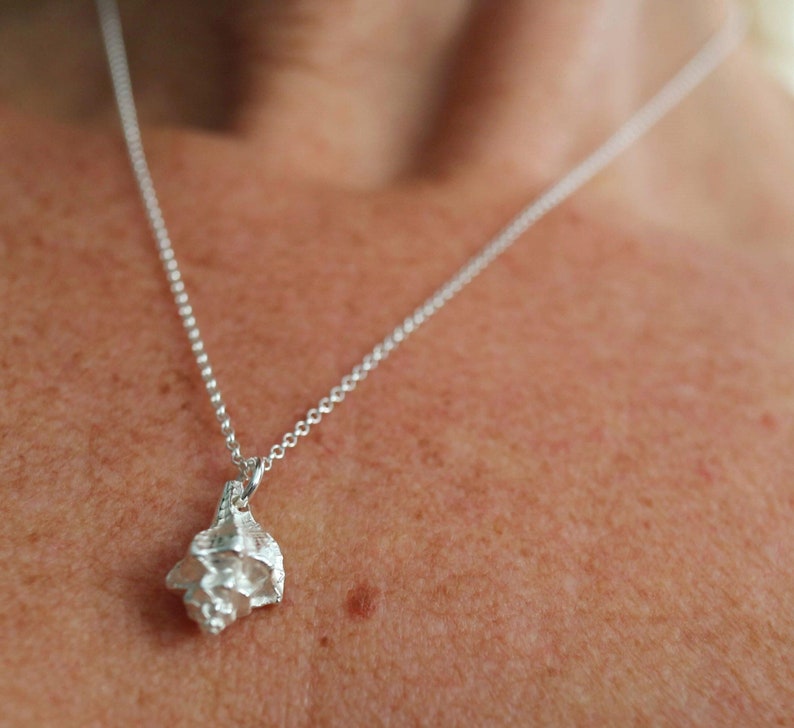 Small Sterling Silver Conch Shell Necklace - Etsy