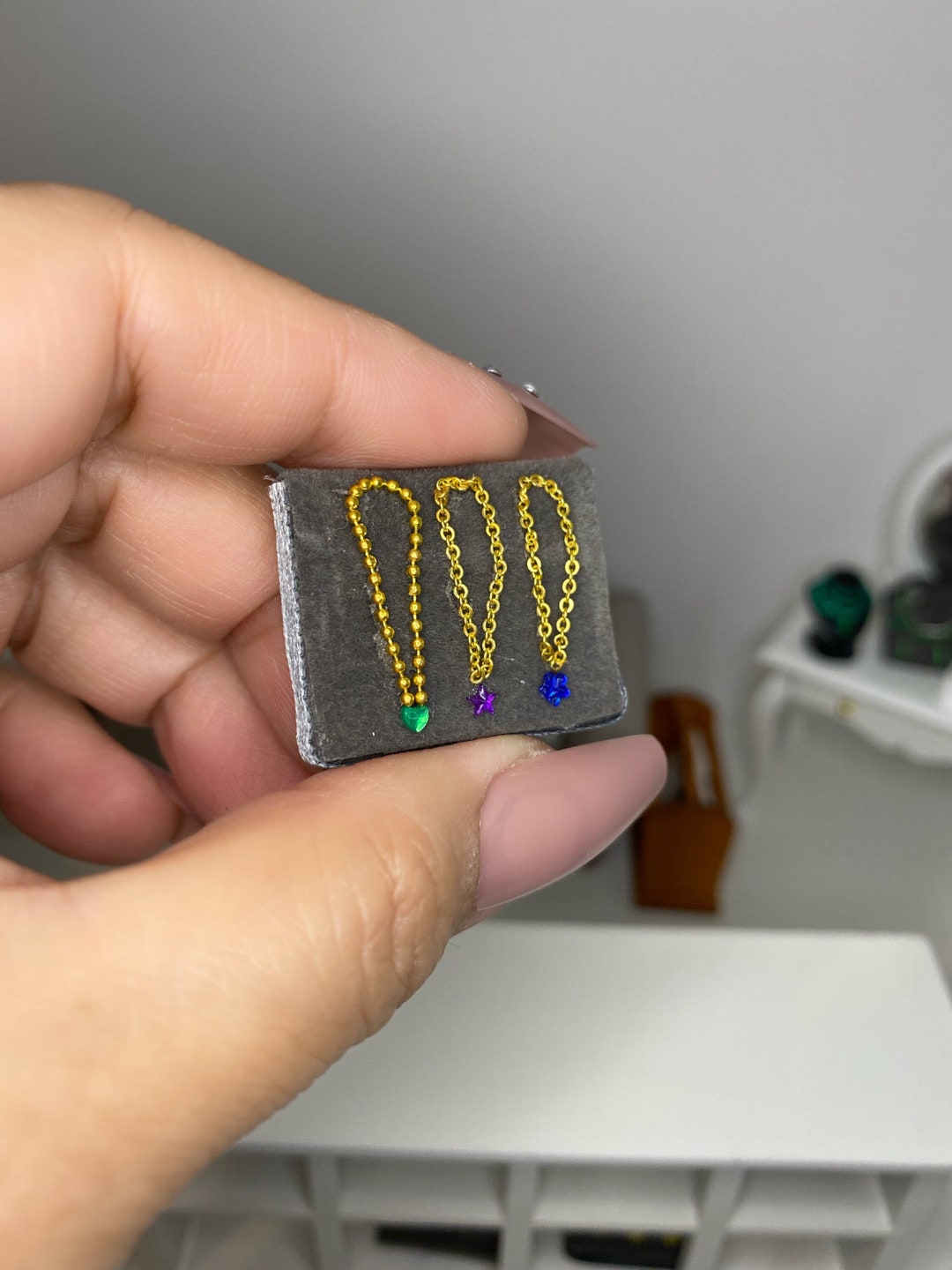 12th Scale Dollhouse Miniature Necklaces / Jewellery / Jewelry Display ...