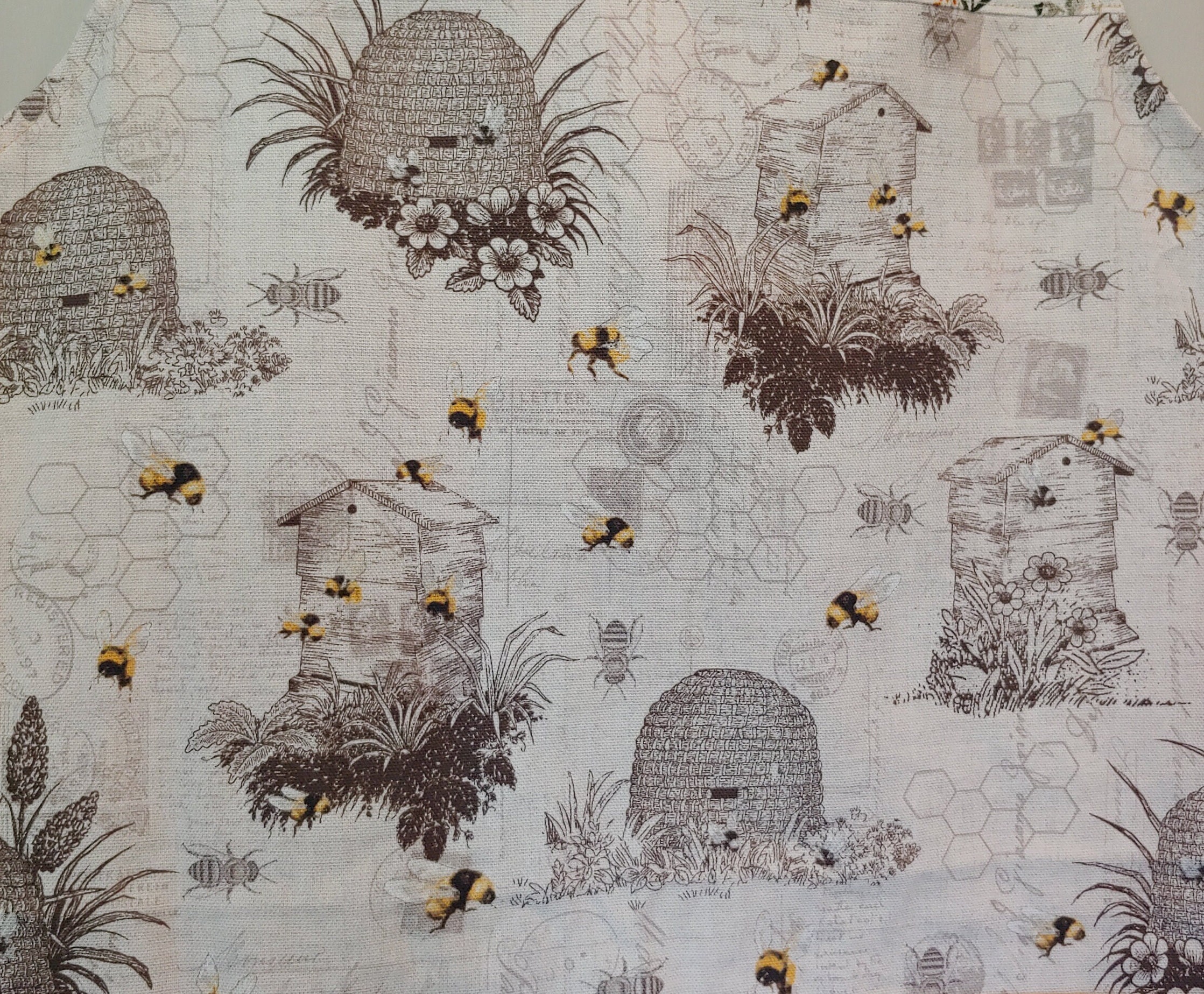 Chef Style Apron Bee and Beehive Vintage. Bees on Neck and Waist Ties ...