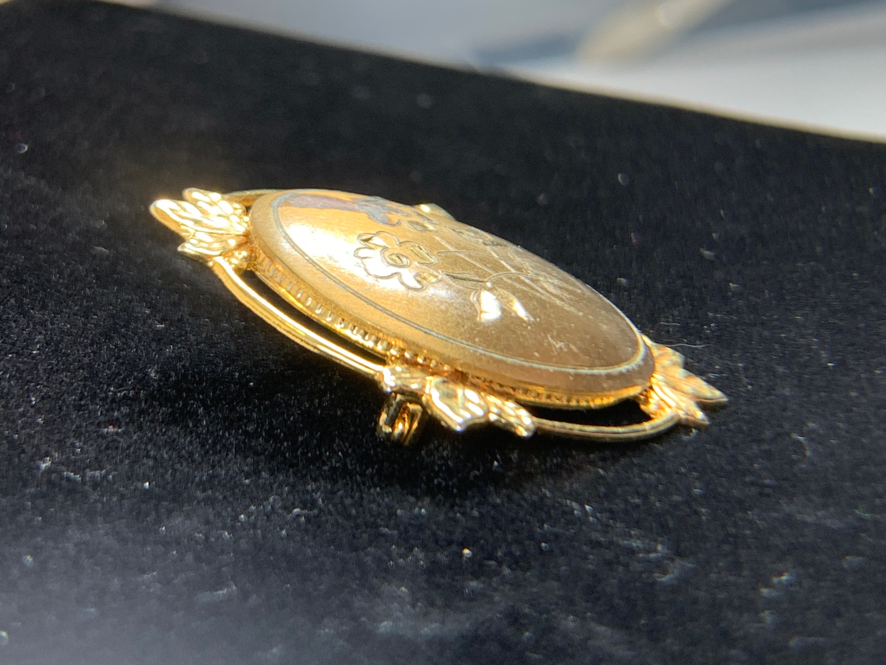 Vintage Gold Floral Decorative Brooch Pin. Gold Floral Brooch. Flower ...