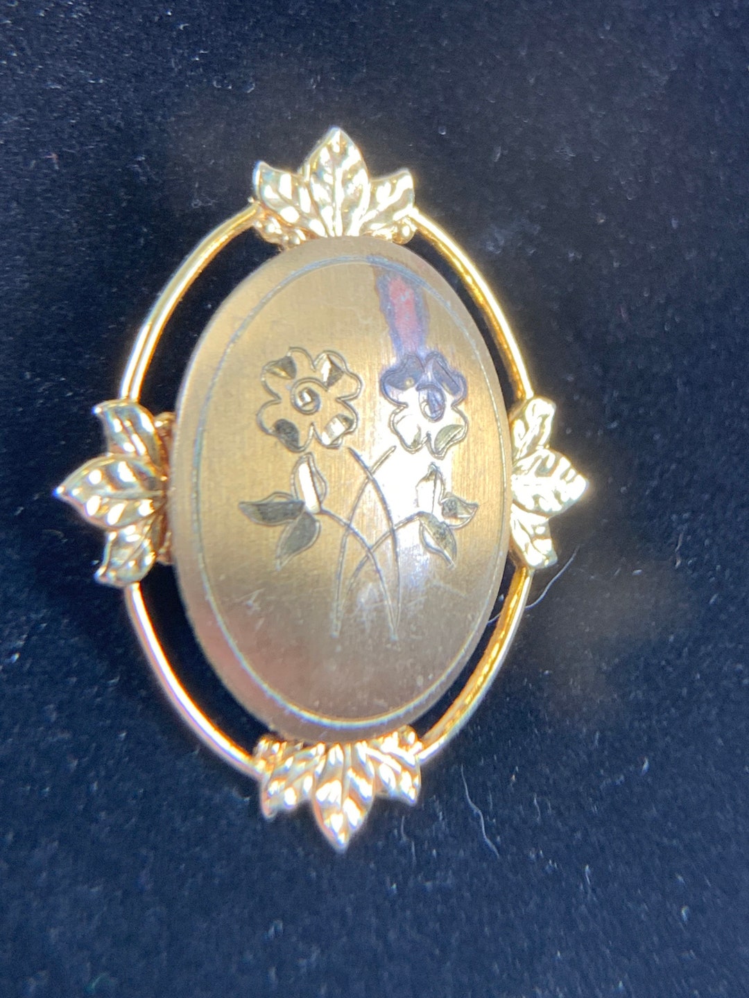 Vintage Gold Floral Decorative Brooch Pin. Gold Floral Brooch. Flower ...