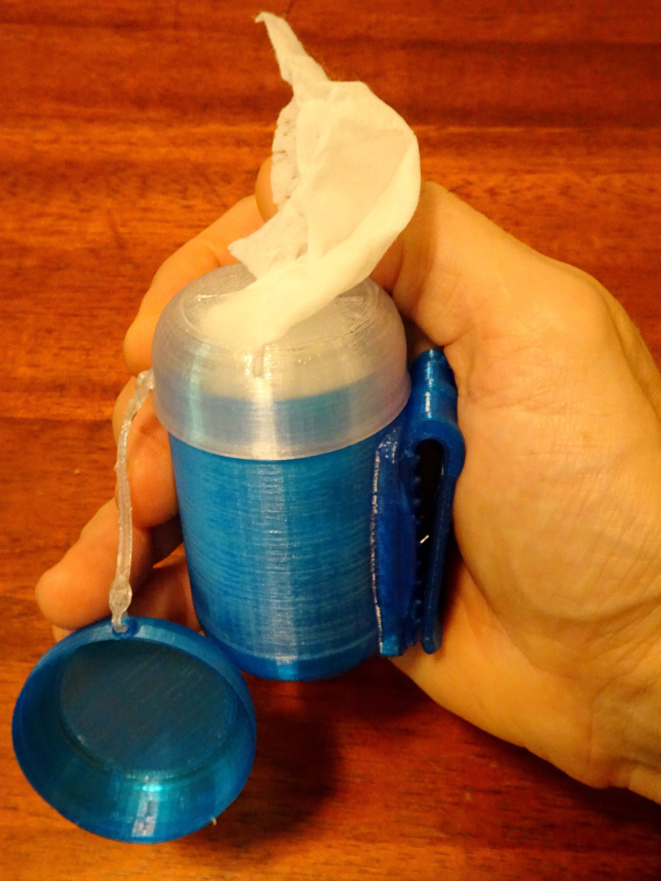 Small Clip on Antibacterial Wet Wipes Holder for Hands, Babies, Pets ...