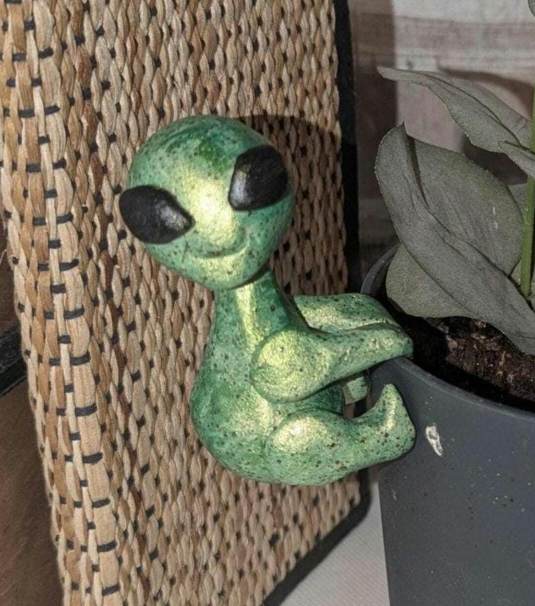Whimsical Alien Pot Hugger, Ceramic Alien, Garden Art, Cute Alien ...