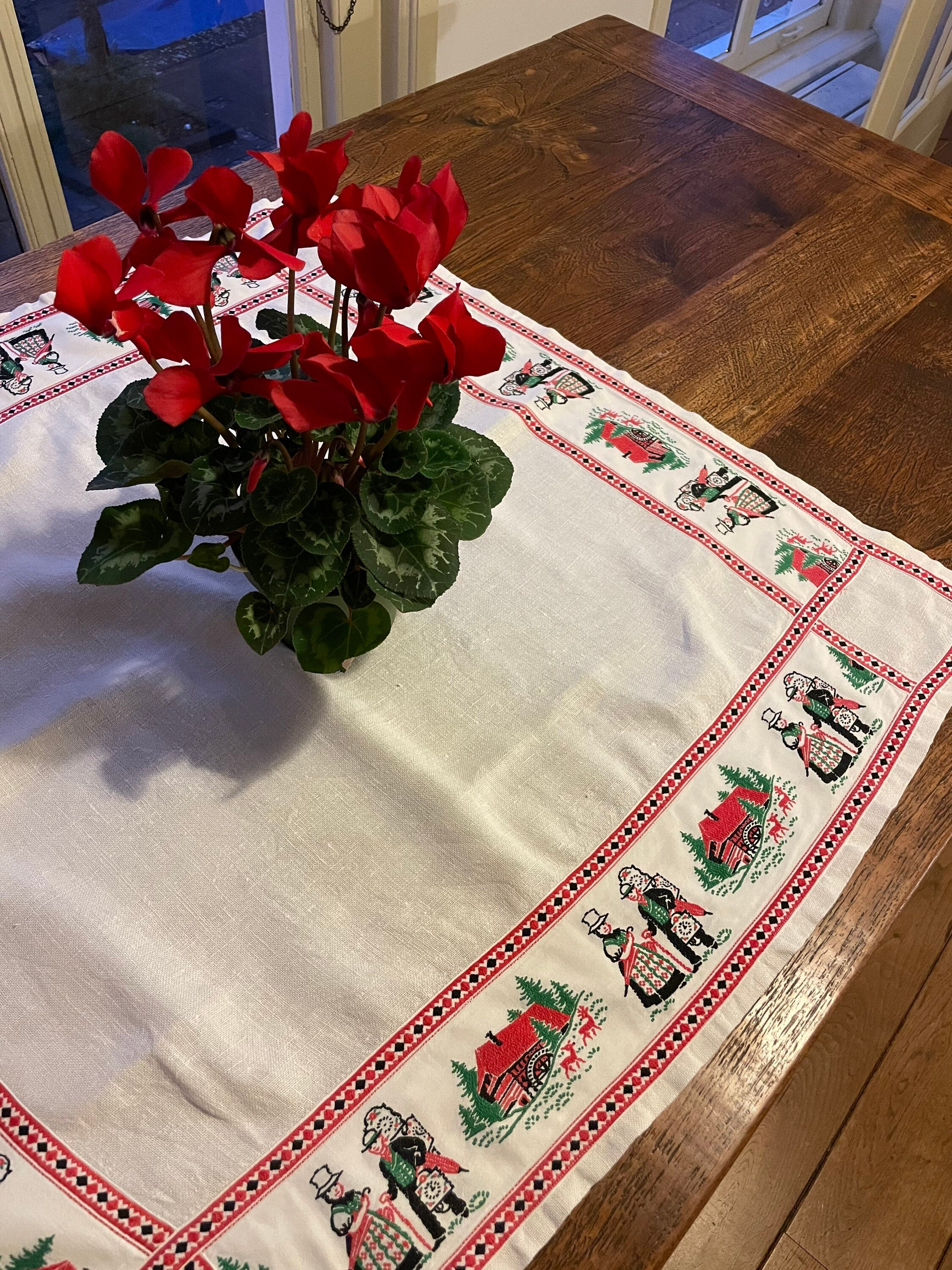 Delightful Pure White Small Vintage Linen Tablecloth With Embroidered ...