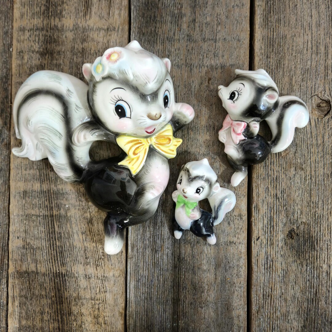 Vintage PY Japan Kitsch Ceramic Dancing Skunk Family Wall Decor - Rare ...
