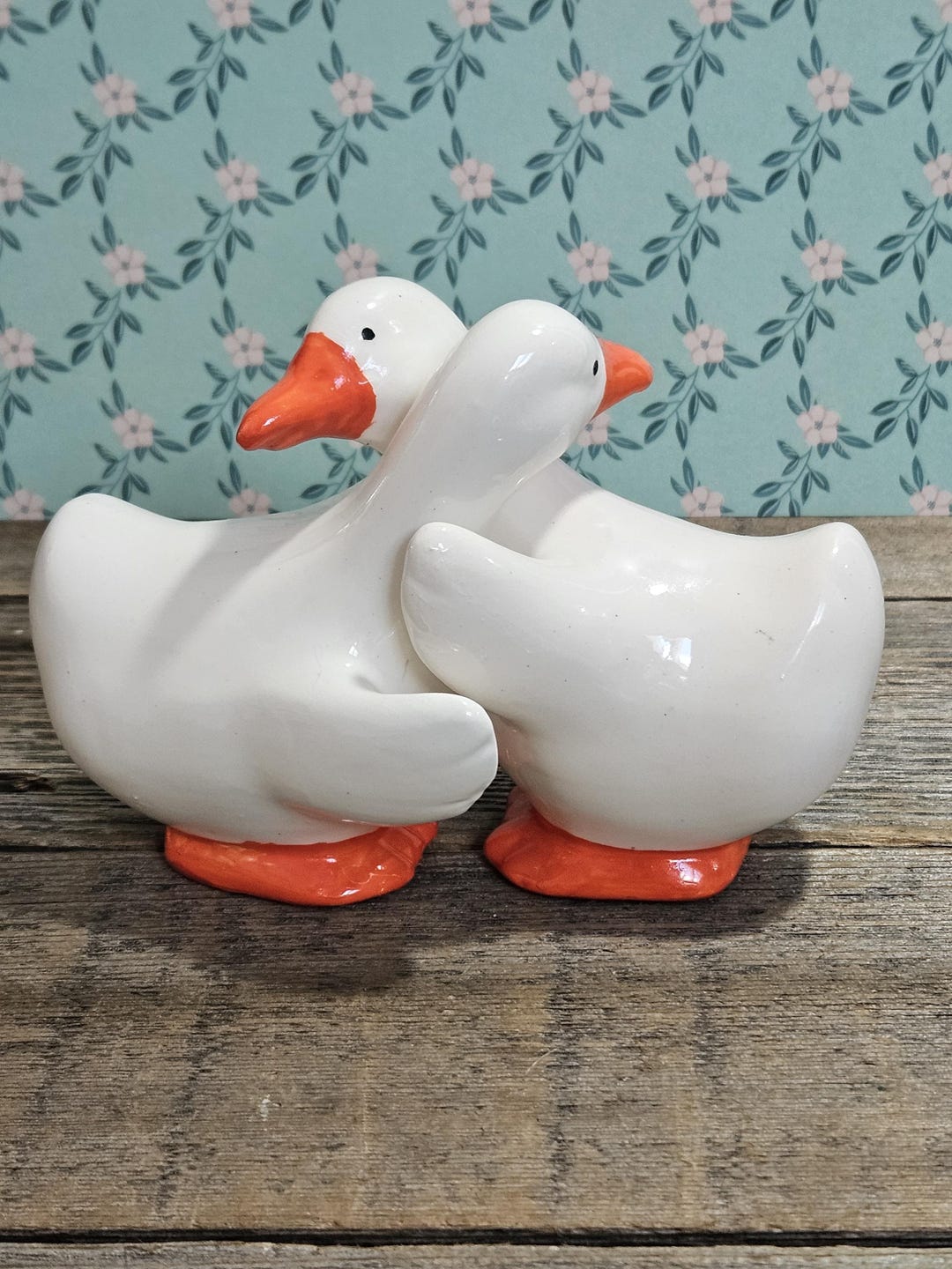Vintage Ceramic Hugging Geese Salt and Pepper Shakers - Etsy