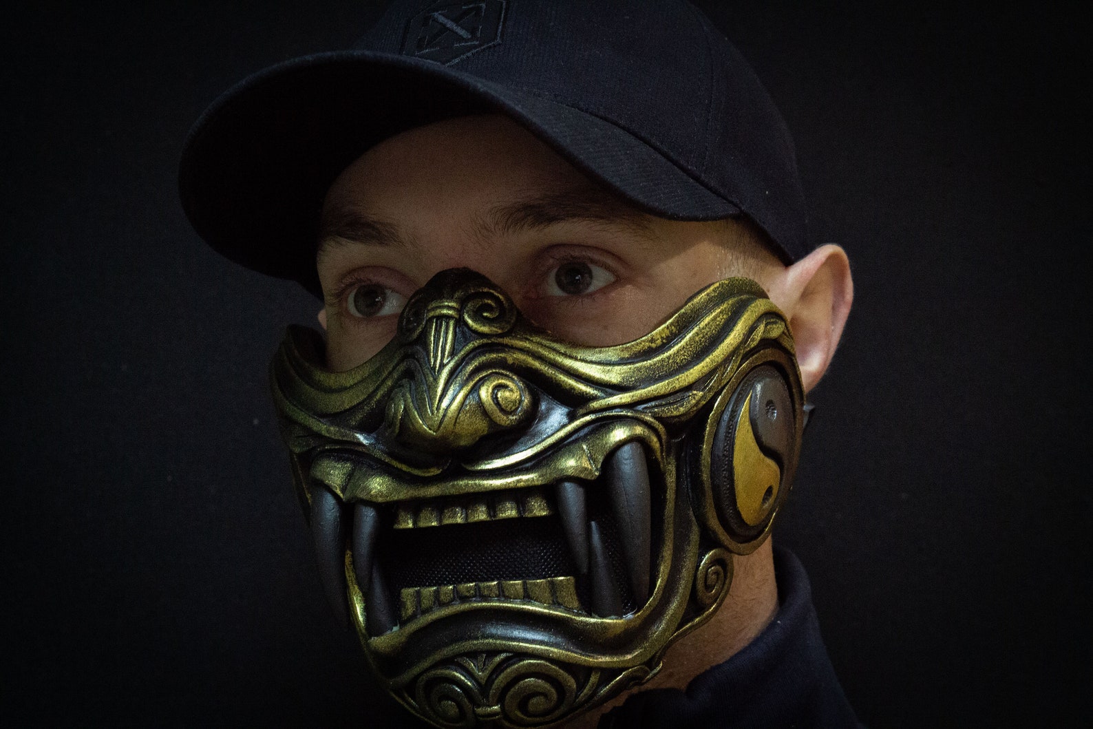 Halb gesicht Samurai Maske Oni Mempo Rüstung Japanisch Gold Lotus Dämon ...