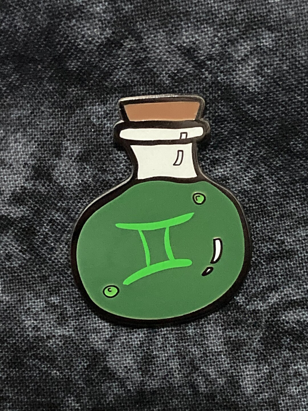 Abstand ** Gemini-Trankflasche Harte Emaille Pin- 1,25 "- 2 Beiträge ...