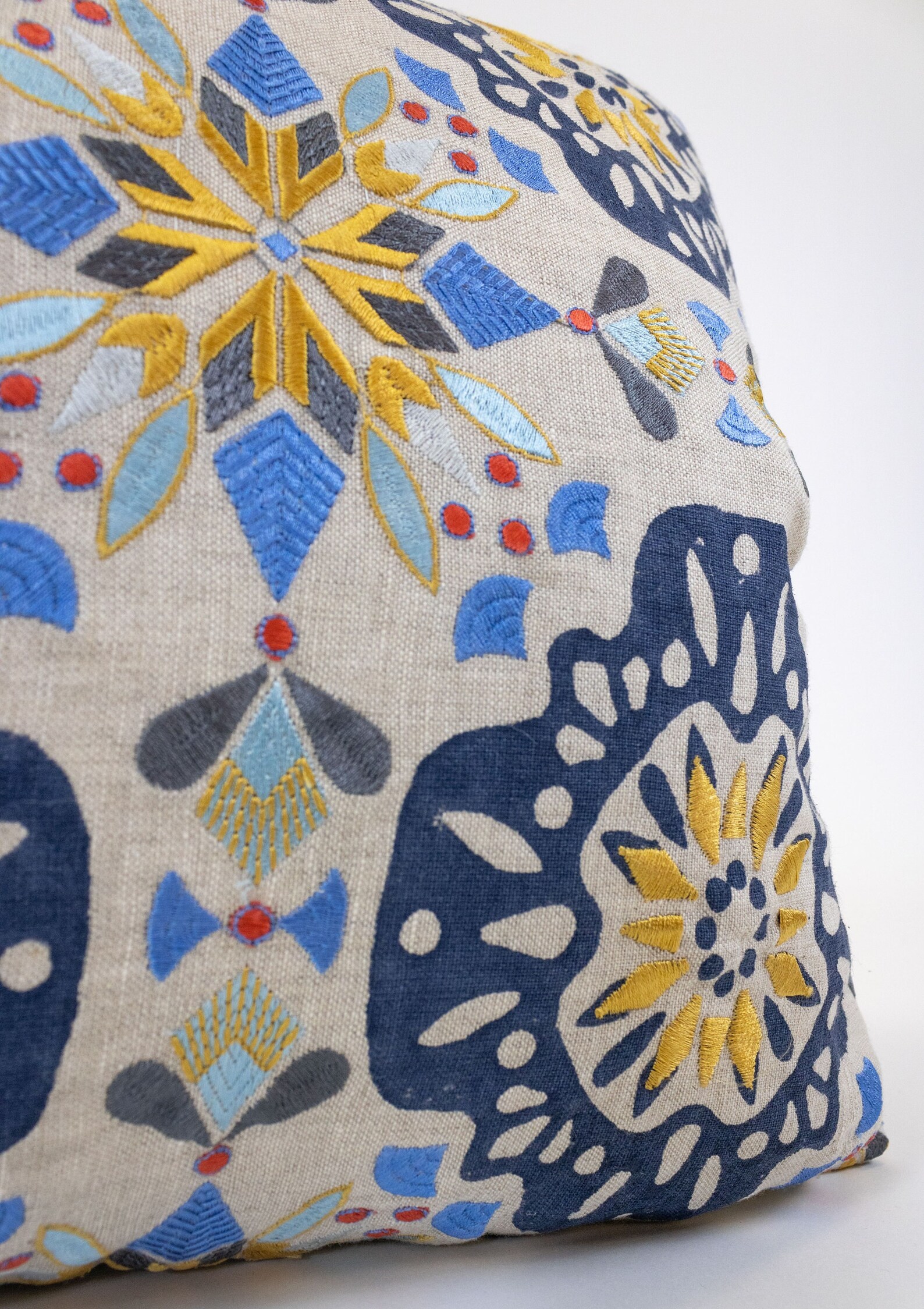 Pollack lola Atlantis Medallion Accent Pillow - Etsy