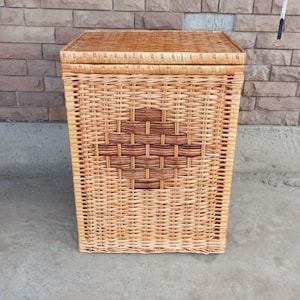 Square willow basket with a lid laundry basket of vines | Etsy
