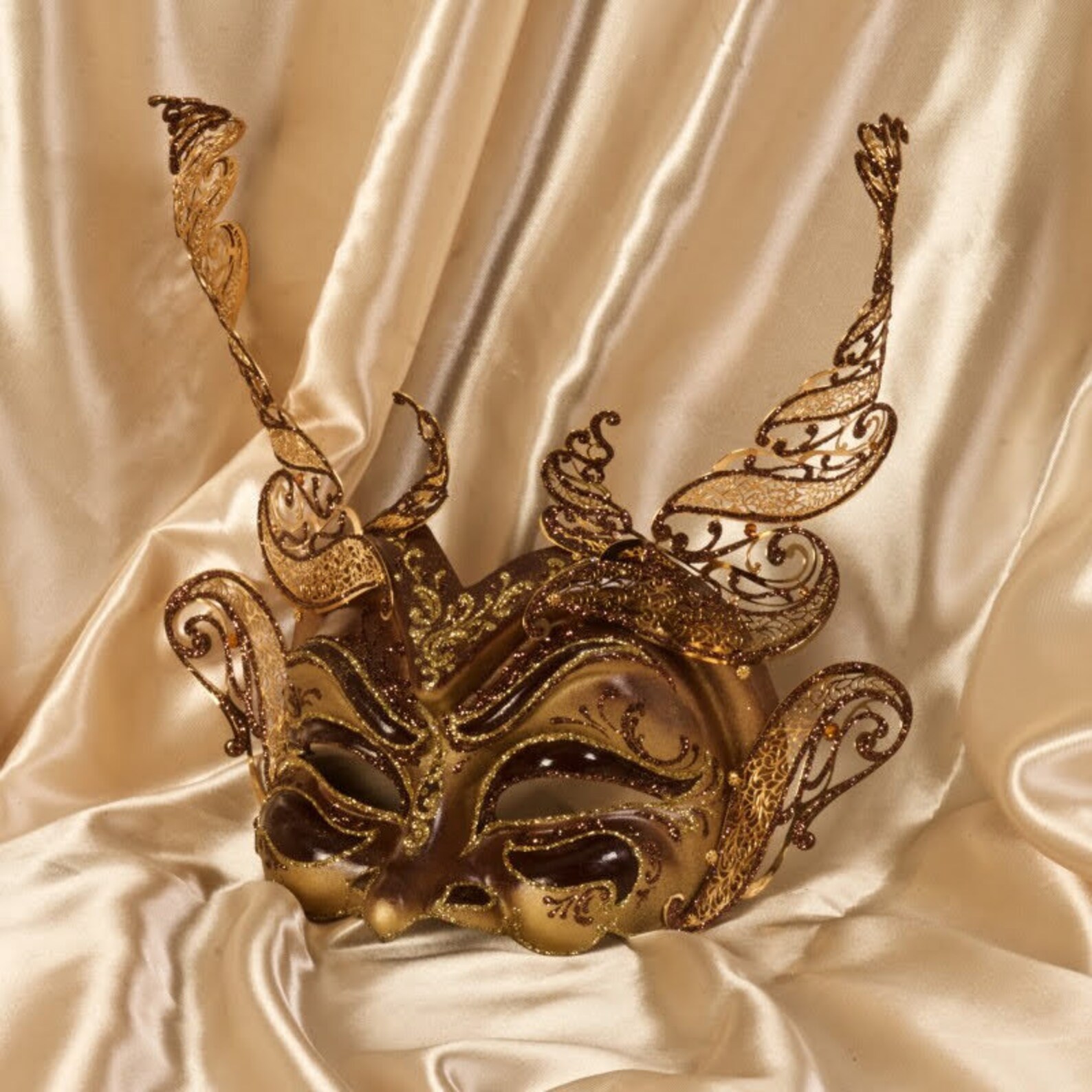 Devil. Venetian Mask in Papier-mâché, Made in Artisan Form. Decorated ...