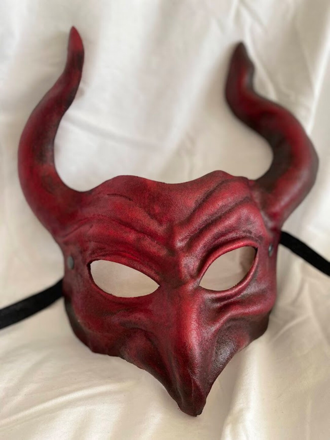 Découvrez l'énigmatique Scarlet Diablo : masque vénitien en édition ...