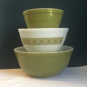 Autumn Floral Verde 3 Pyrex Mixing Bowls I Vintage Green Square Flowers ...