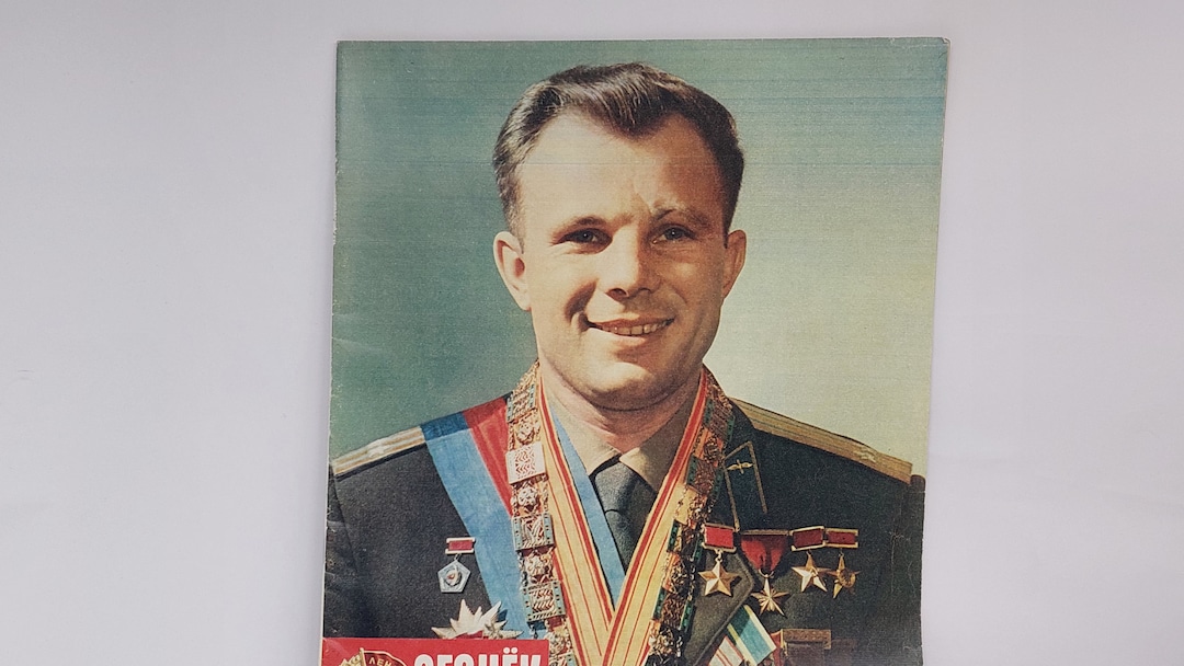 Magazine "ogonyok" About Yuri Gagarin Spaceships Cosmonauts 1976 April ...