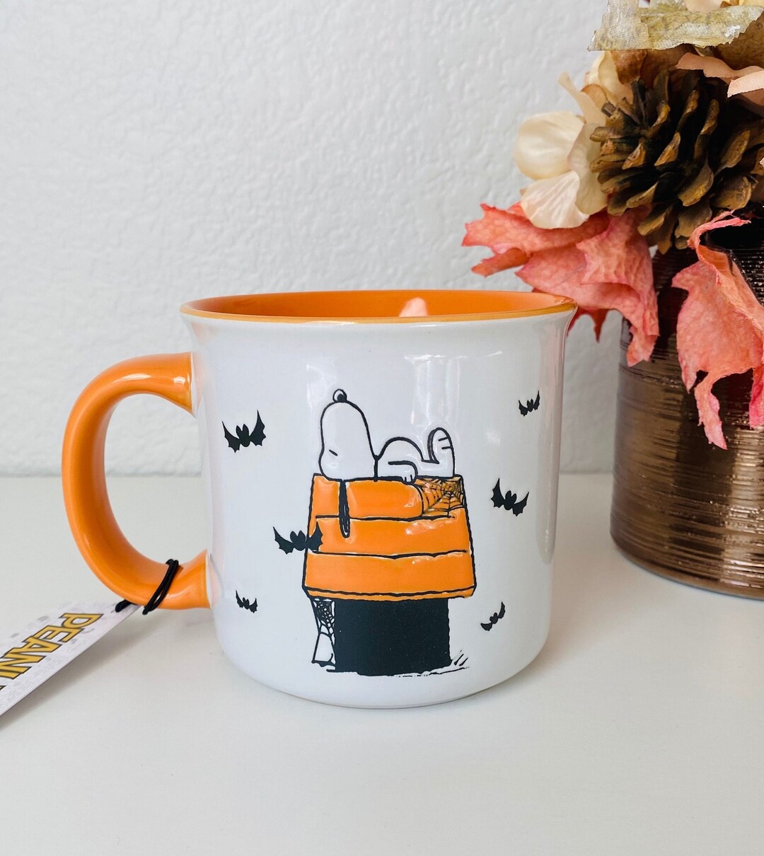 NEW Peanuts Snoopy Orange and White Doghouse Halloween XL Camper Tea ...