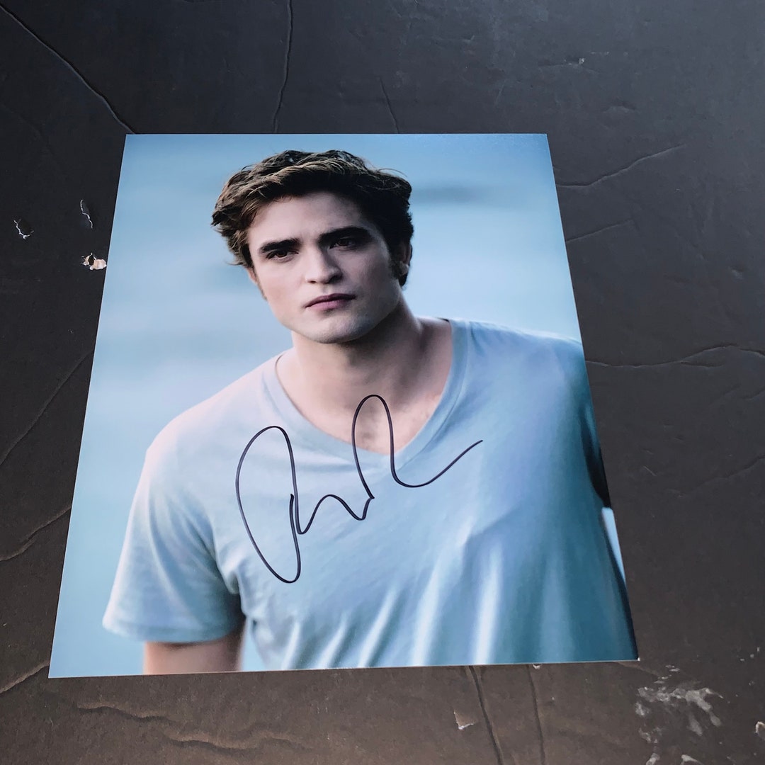 Robert Pattinson Signed Edward Cullen Twilight Batman 8x10 Photo - Etsy