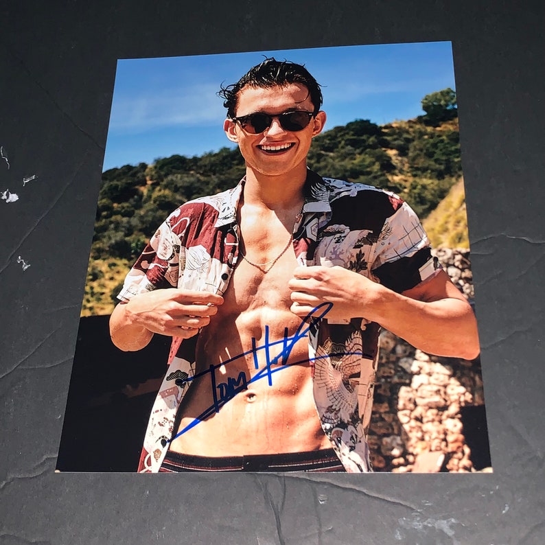 Tom Holland Signed 8x10 Photo Shirtless Beach Spider-man Avengers ...