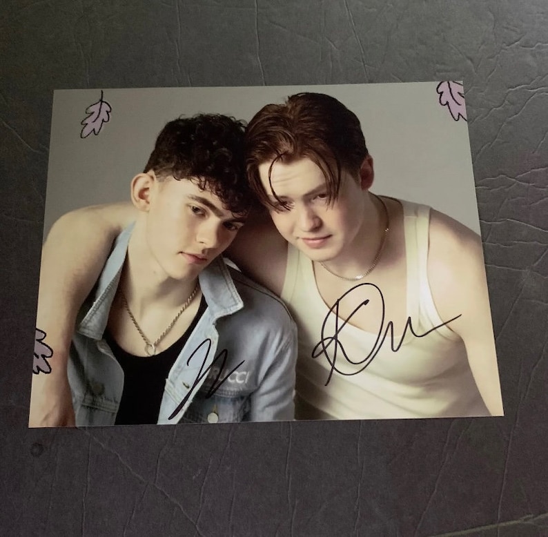Joe Locke and Kit Connor Signed Heartstopper LGBTQ 8x10 Photo - Etsy